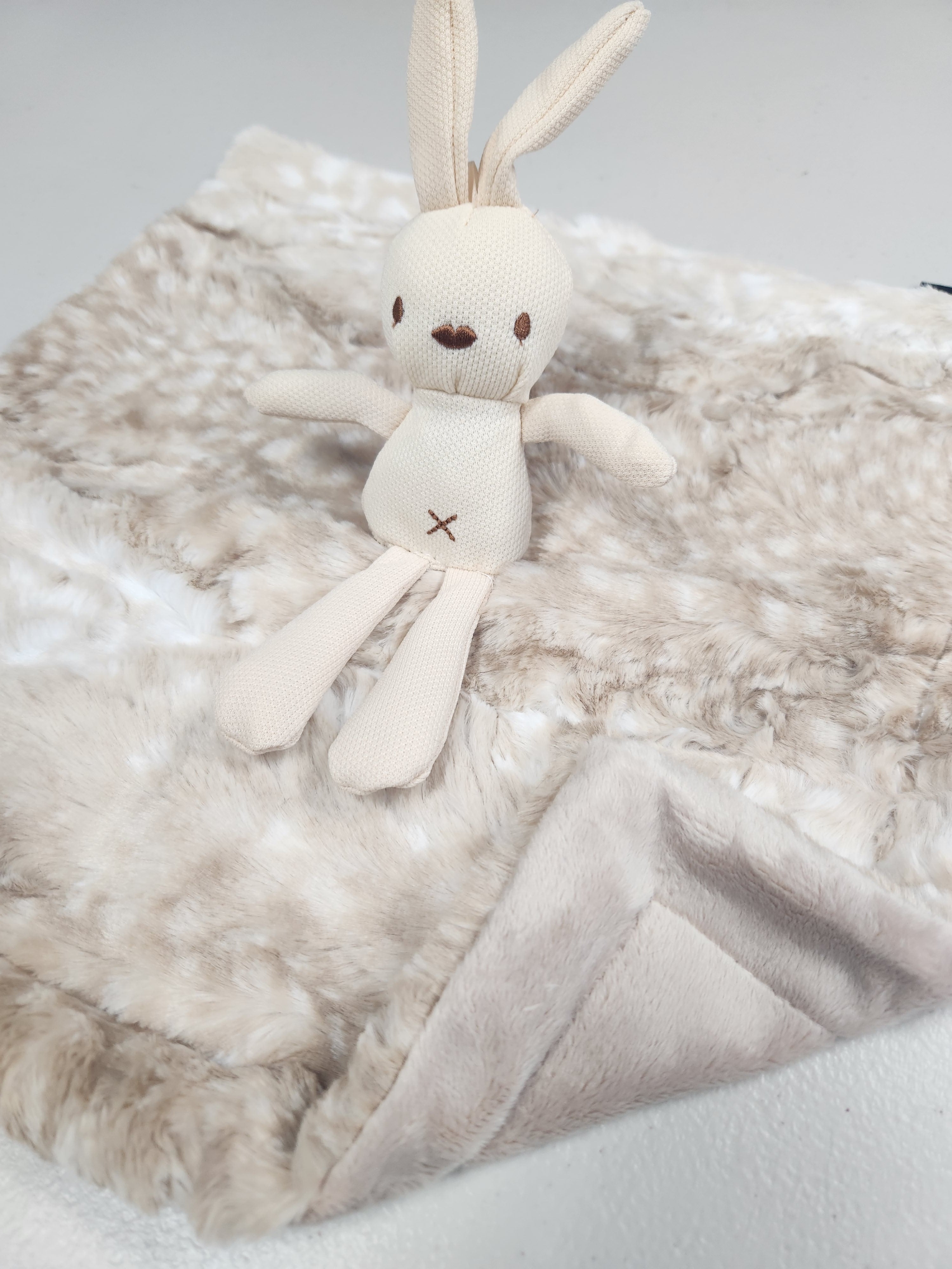 Cibirian Taupe Bunny Lovey – Winx + Blinx